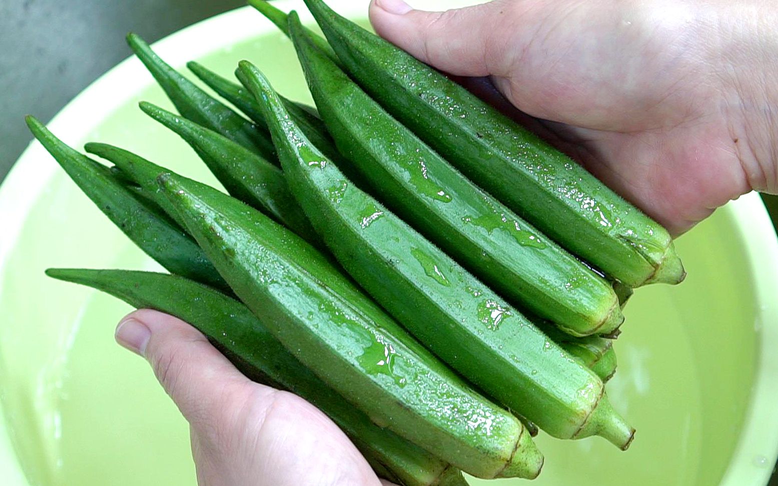 客家美食,万物皆可酿,秋葵酿虾,出锅鲜香味美,看着都香,配点小酒太...