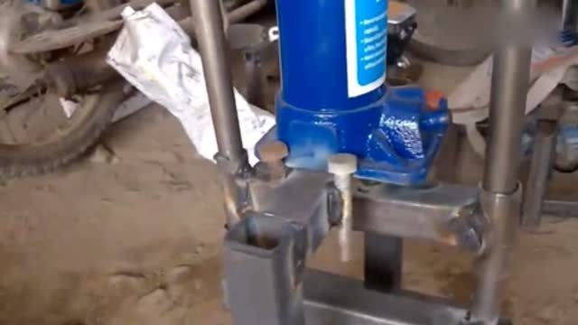 村民新发明:“液压缸拉拔器”,看来是个高手!