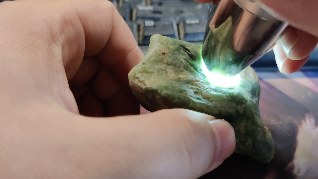 翡翠原石讲解,癣下生色2