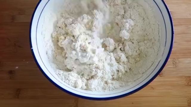 手撕面包做法,电饭煲就能做,香甜柔软,一学就会