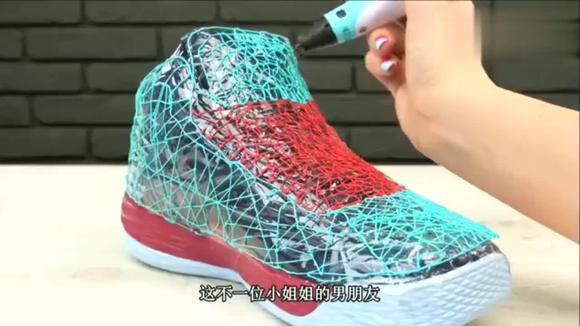 3D打印笔居然还能这么使用,可以打印出一双鞋子