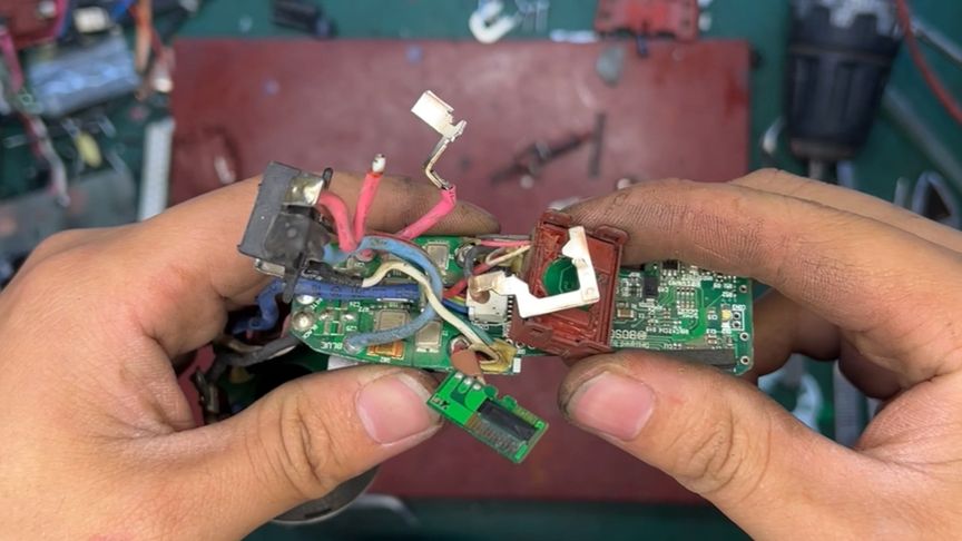 拿个包裹维修一下博世GSR12-EC无刷电钻好破烂的品相