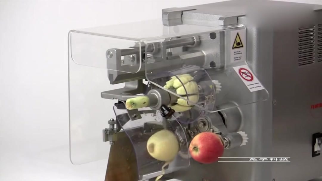 牛人发明三合一苹果削皮机,削一个苹果只需几秒,不伤手还不用刀