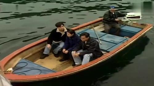 刑事侦缉档案:警察迷惑犯罪嫌疑人,假装开船离开,调转船头上岸