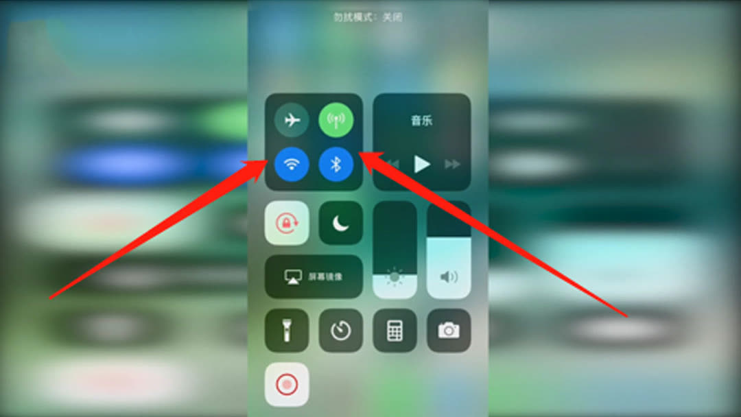 苹果手机控制中心的一些按键,用力点一下还会出现其他控制开关!