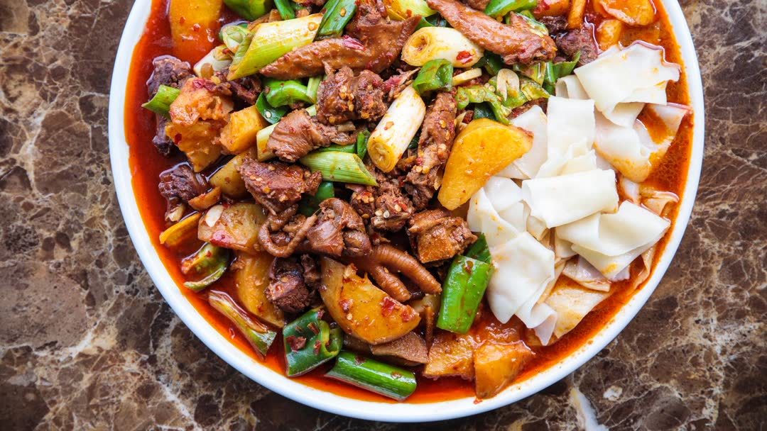 新疆原产地探秘大盘鸡的魔力!