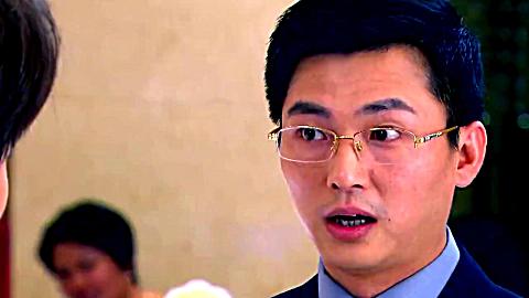 公司表彰大会上,霸道总裁被心机男挖苦讽刺,总裁的表情亮了