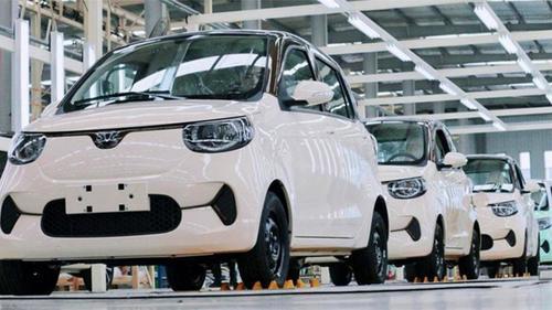 五菱这次坐不住了,又一微型车上市,电池终身质保,还要啥MINI?