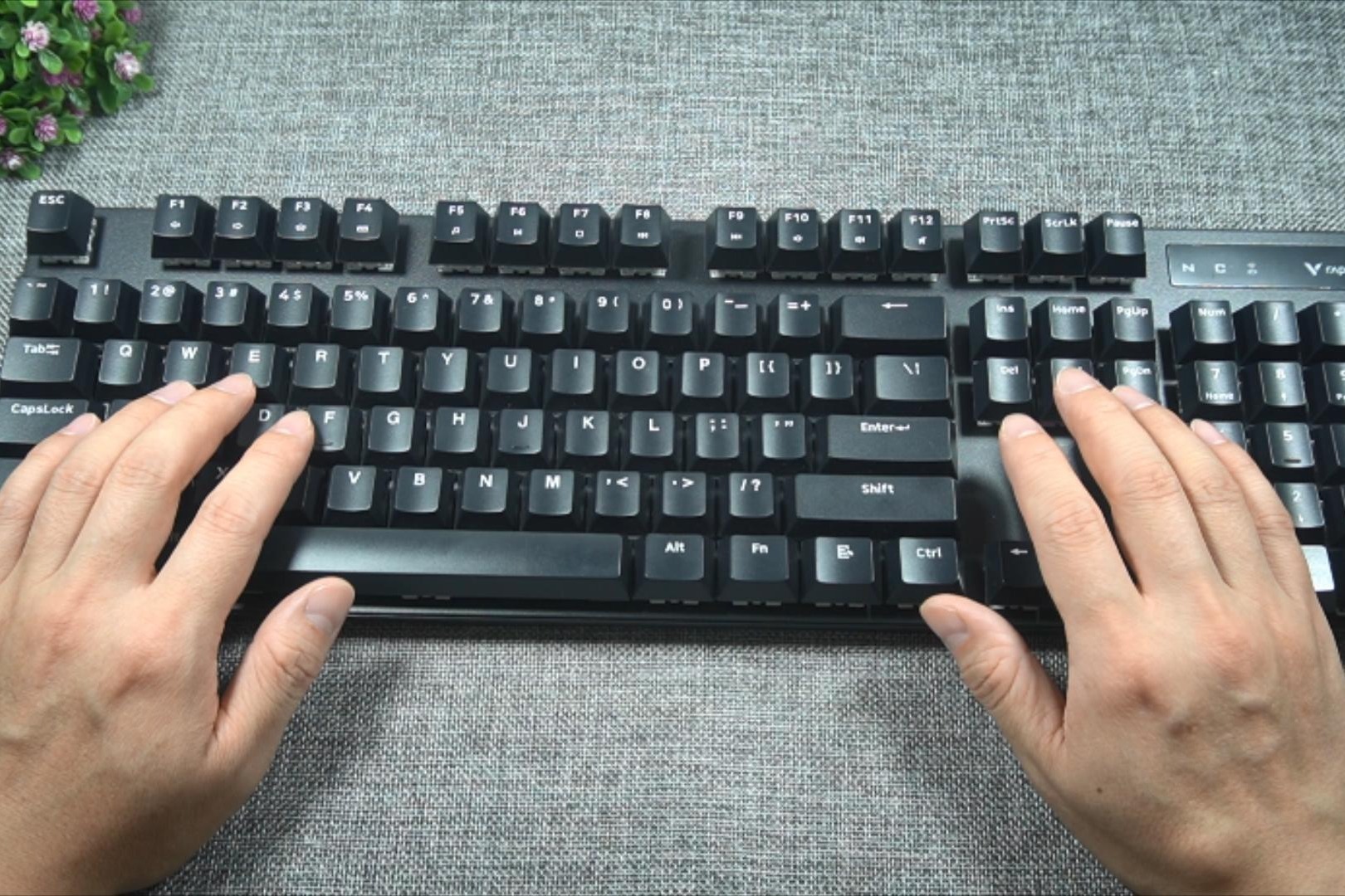 无线机械键盘使用感受,青轴优缺点都很明显,买它就因为这价格