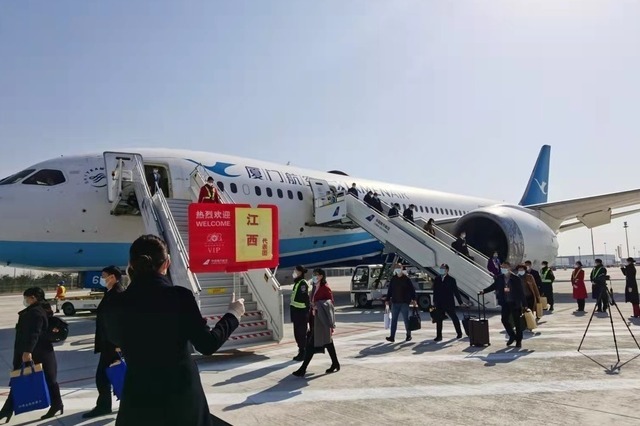 短视频:出席十三届全国人大五次会议的江西代表团抵京