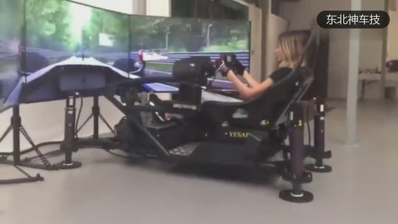 这F1模拟器会摇还会震,真想亲自驾驶一下