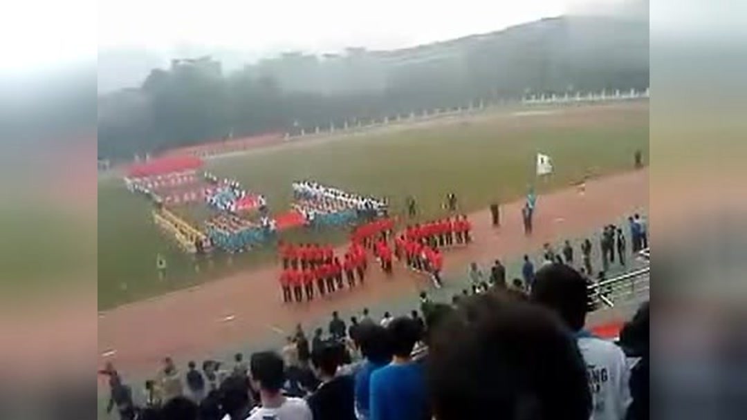 2010四川大学田径运动会开幕式工商管理学院入场方阵表演