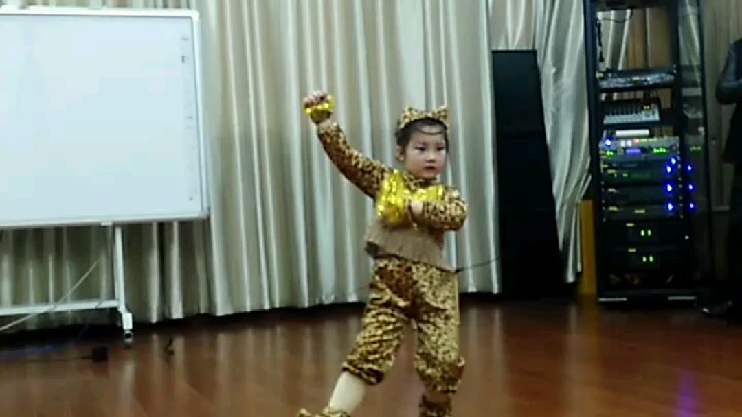 幼儿园才艺表演《大王叫我来巡山》
