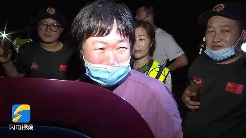 青岛胶州:七旬老人走失30小时 退役军人志愿者合力找回