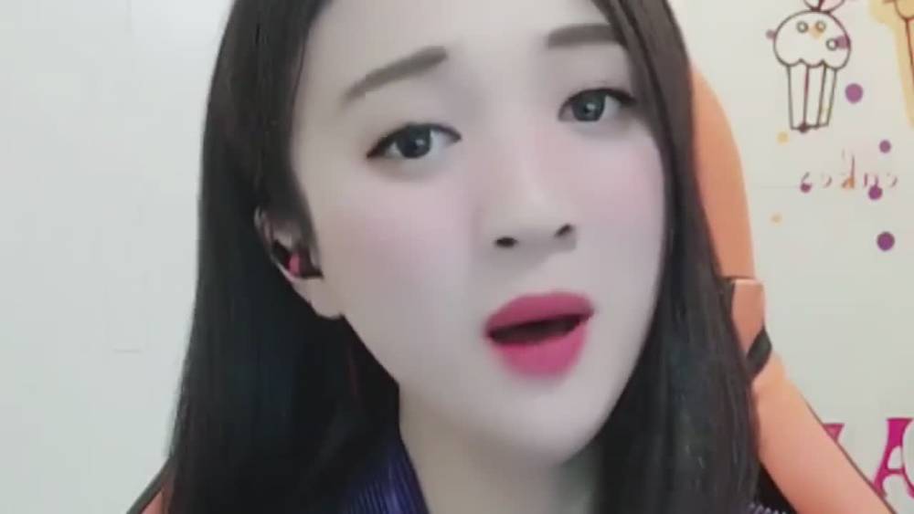 清新动人大美妞热情演绎《你总是如此的冷漠》,歌...