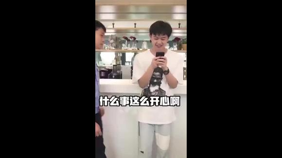 【听几遍就会发现还挺洗脑的!网警rapper教你警惕虚假红包!】
