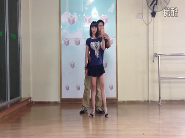 拉丁舞伦巴教学 手位与摆胯的 (TBL队员 萤火虫 示范分解动作)