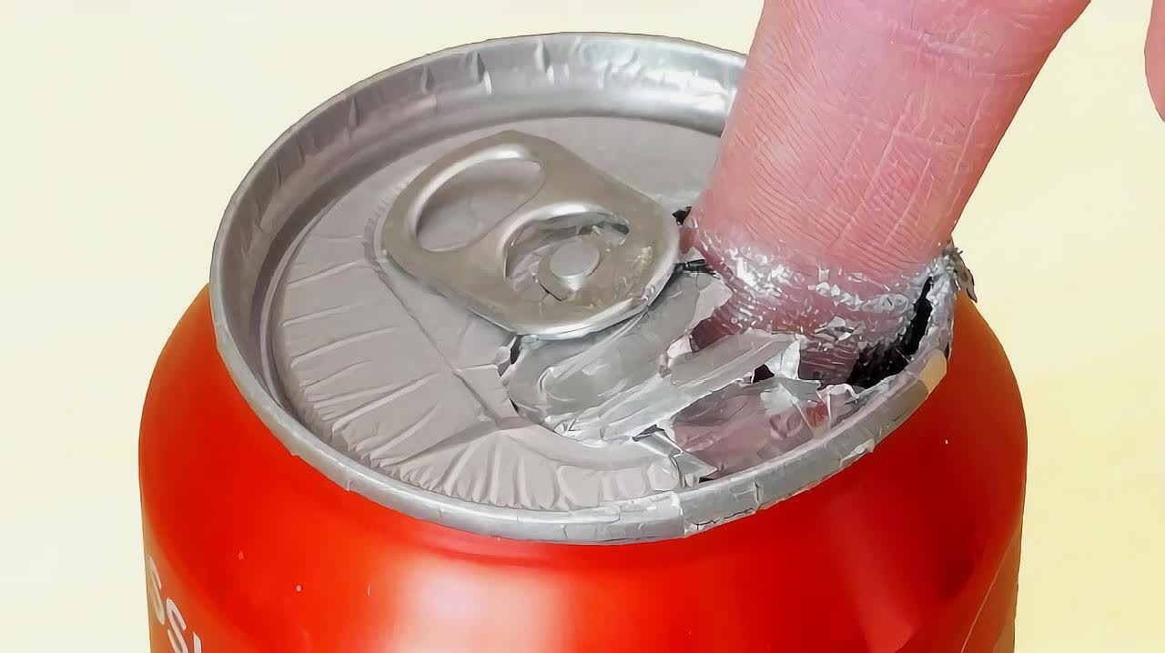 金属镓到底有多厉害?小伙拿可乐罐测试,这效果堪比硫酸!