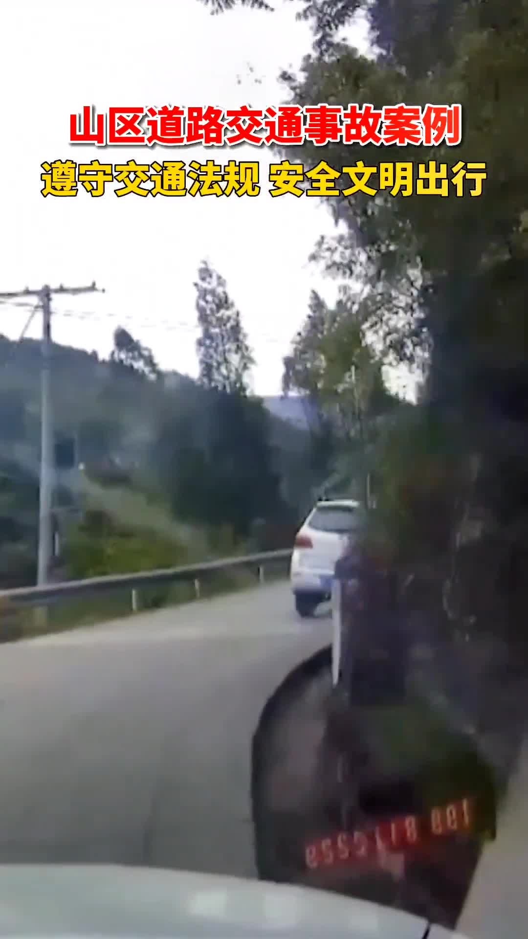 道路千万条,安全第一条。遵守交通法规,安全文明出行!