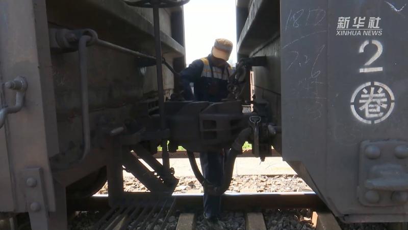 [坚守平凡岗位 践行初心使命]高温下的坚守者