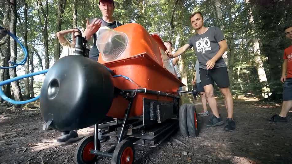 国外小伙自制潜水艇!外观集霸气软萌于一体,简直不要太硬核