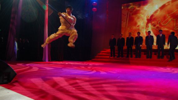 #武术冠军牙医跨界担任冬奥会裁判 #体育精神 冬奥裁判工作结束后