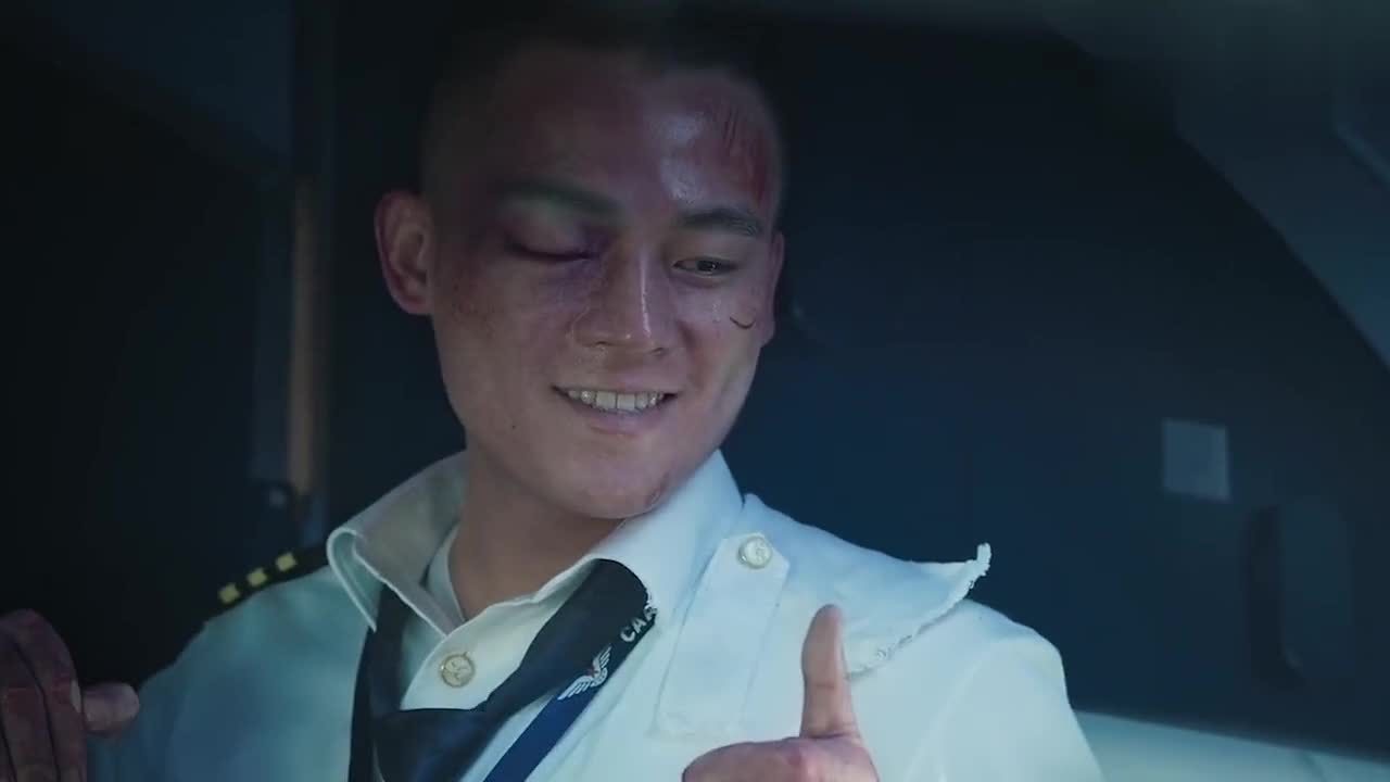 中国机长幕后故事光造飞机就耗资3000万,有高血压都不能拍戏