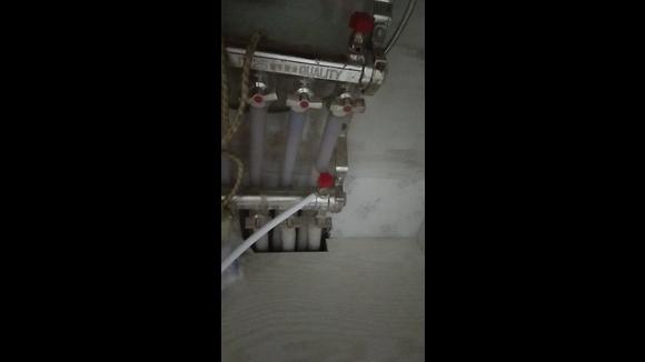 暖气不热,一直放水不知道有用没?