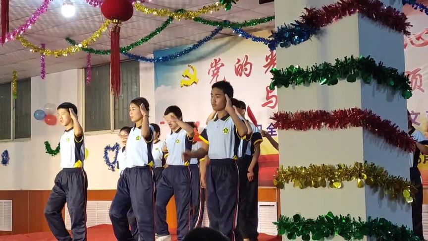 孩子们台上的一分钟表演能看得到老师台下多少辛苦的付出