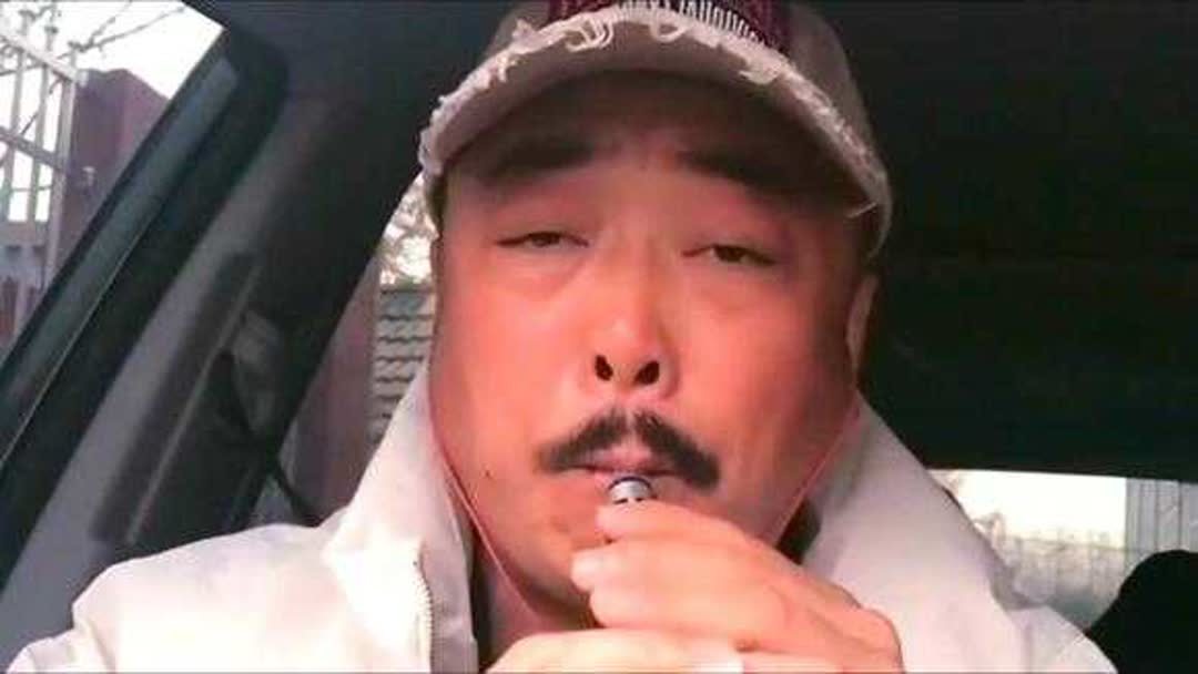 大叔是民间吹催泪管牛人,仅仅一曲催泪伤人心,听哭了