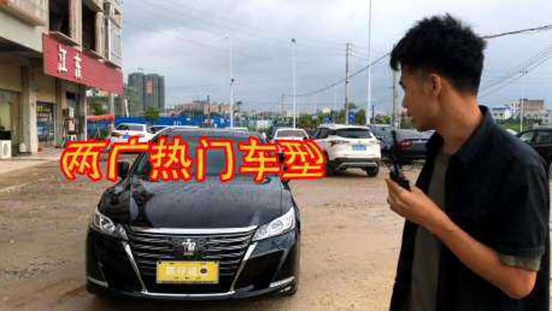 小伙收了一台丰田皇冠，车况无可挑剔！全车巅峰状态！