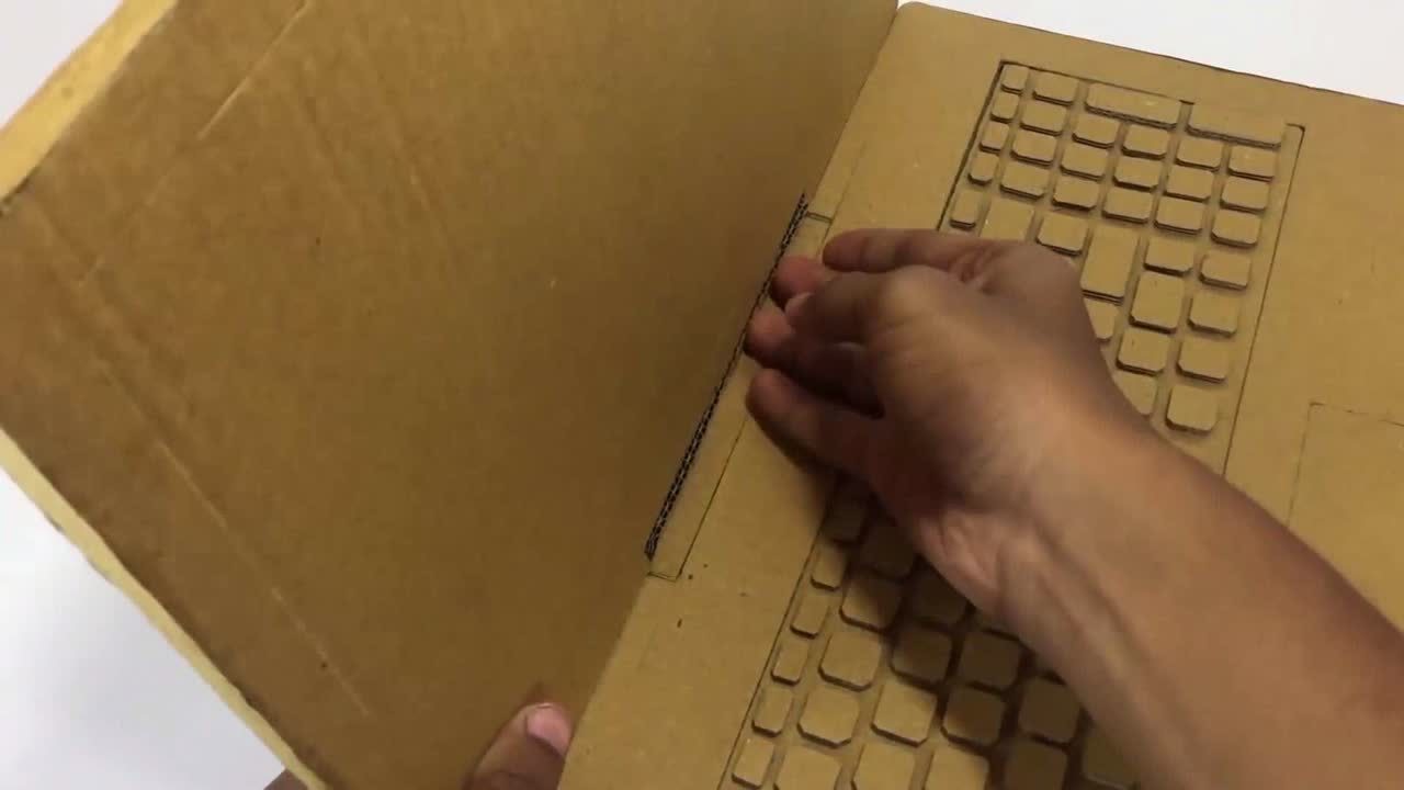 如何用纸板制作一台笔记本电脑