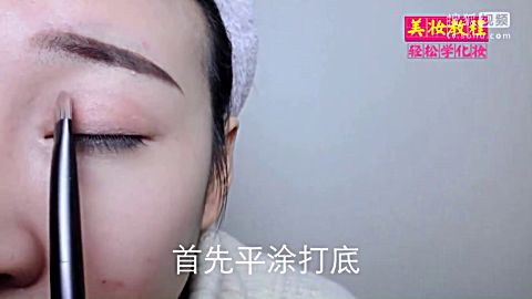 学化妆多少钱伊丽莎白化妆学校化妆品展台设计