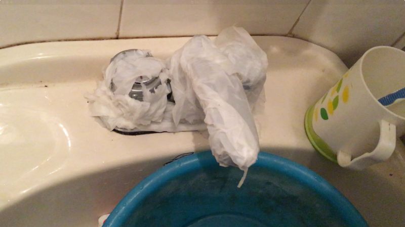 水龙头“包”上卫生纸,没想到这么神奇,看完很多人都跟着做了