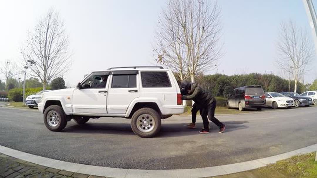 车在野外突然无法启动?师兄教你两招自救方法,关键时刻用得上