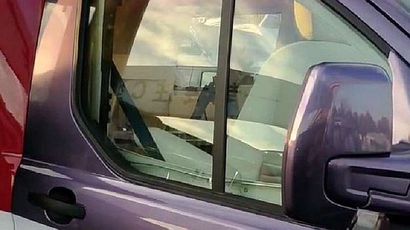 房车:福特新全顺底盘改装的c型房车,最给力的就是卫生间了!