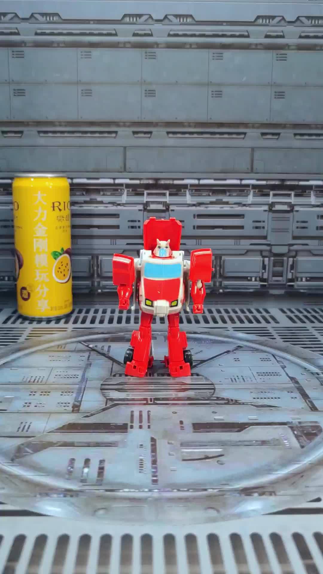 08动画传奇级救护车,汽车人医务官,变形为科幻救护车。