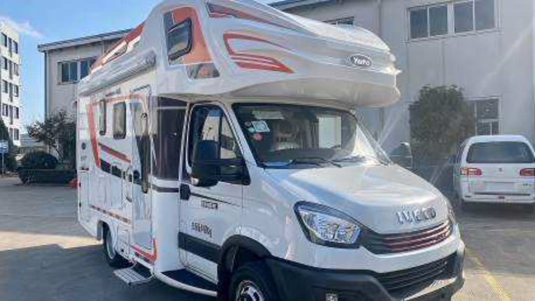 2020唐山亚特C型大额头房车,国产依维柯C型双拓展房车价格