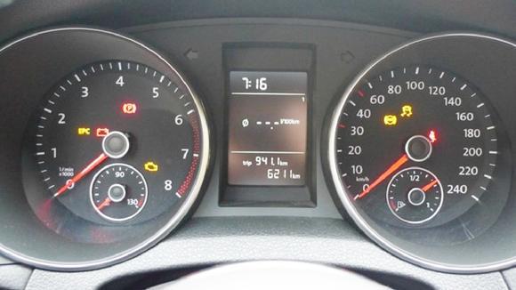 踩刹车ABS灯亮?其实是这里故障了,很多车主不懂车,修这里就行