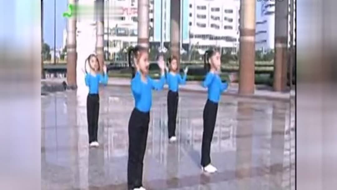 幼儿热身运动《热身操》