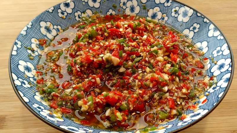 蒜蓉辣酱的做法有很多种,只有这个方法最简单,好吃无添加剂