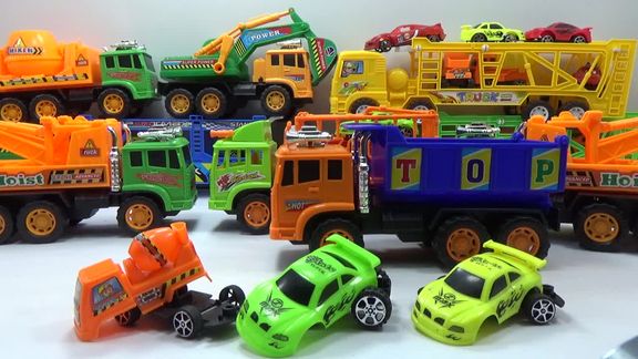 趣味动漫:与孩子们组装超级卡车汽车与巨型卡车卡车玩具汽车玩具