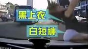 车祸惊魂 实拍女子从天而降诡异一幕