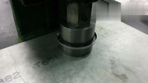 微型喷气式涡轮发动机,要不是没有翅膀估计都能上天