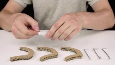 外国牛人只用纸板箱就做出了一台娃娃机, 关键比店里的都容