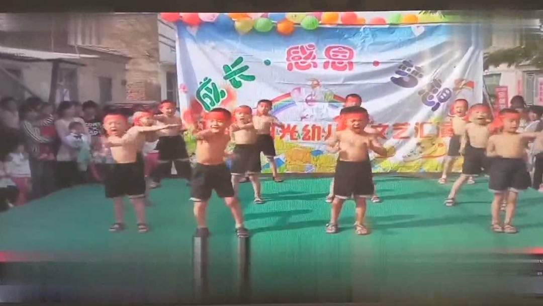 幼儿园大班舞蹈《中国功夫》