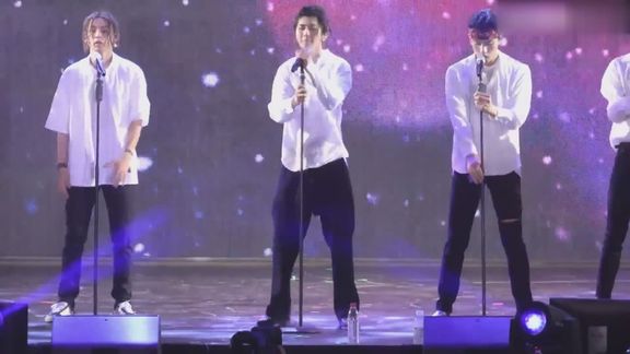 蔡徐坤演唱会现场直拍,近距离观赏阳光又帅气的BOY!