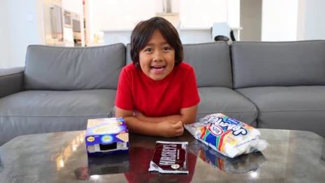 瑞恩要用微波炉做甜点,可是微波炉坏了,康博送来好点子