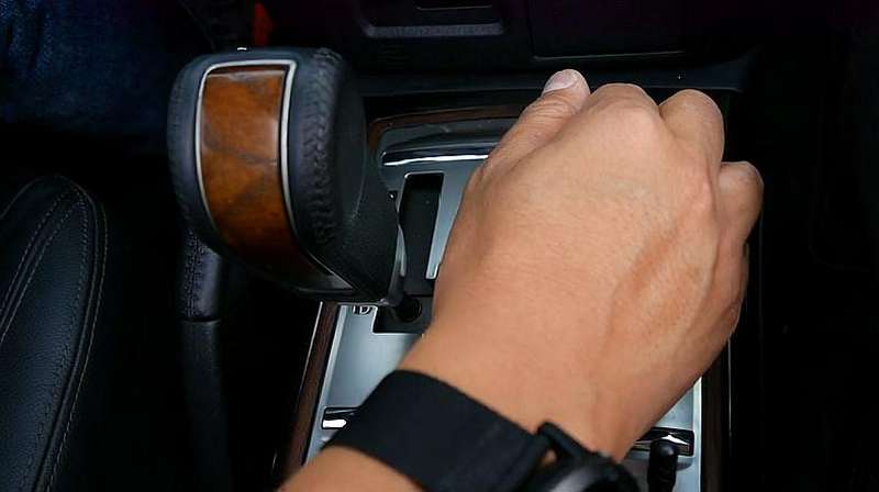 都说自动挡太费油?学会这3点可能比开手动挡还省油