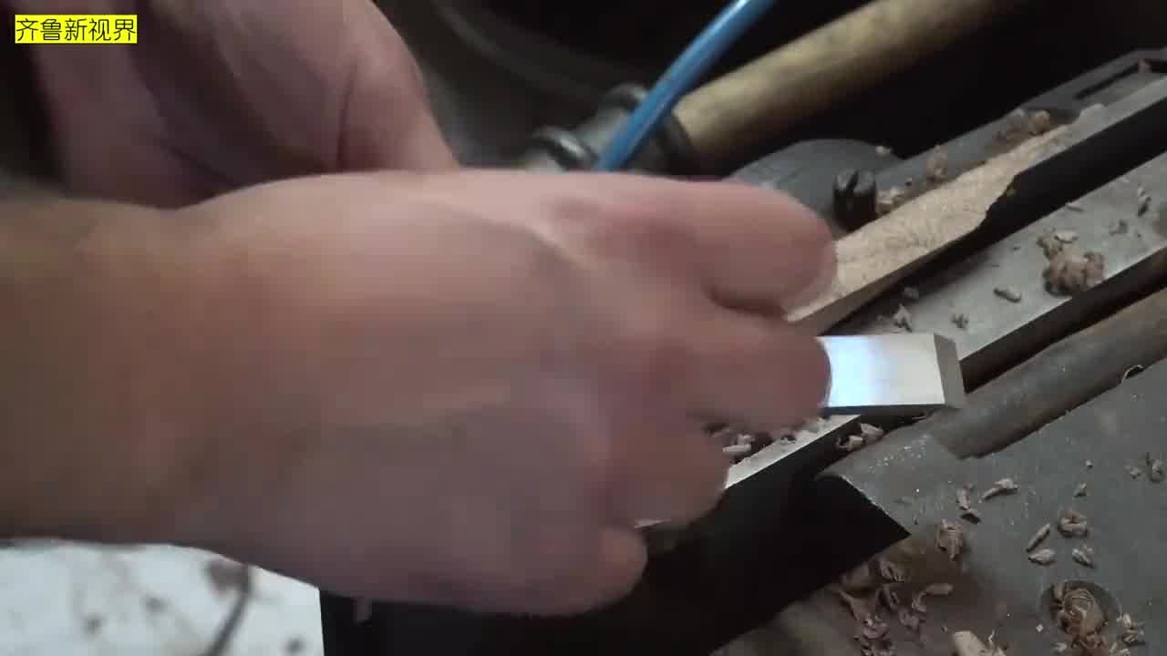 牛人还原1878年制作的木刨,造型真独特